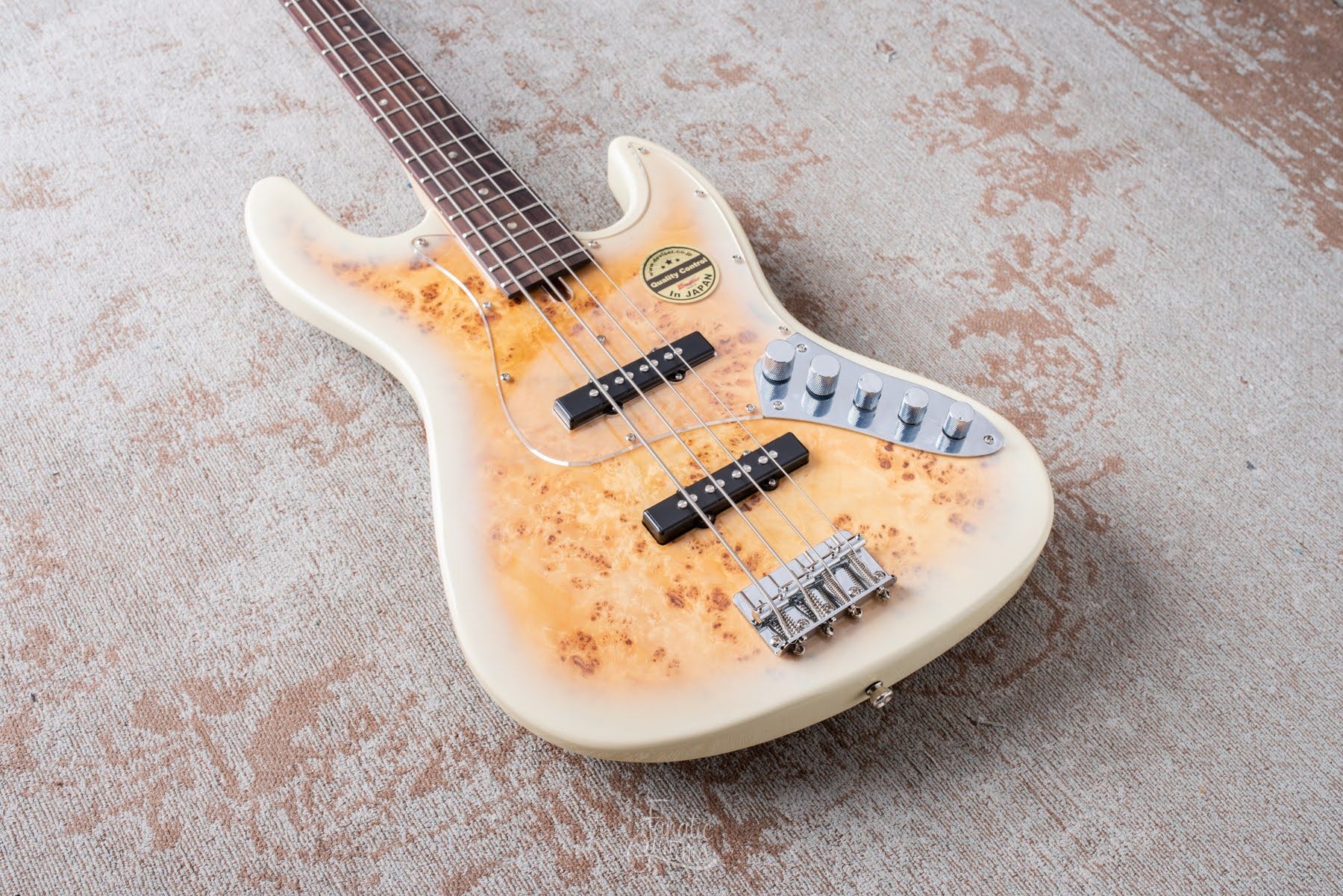 Bacchus Universe Series Jazz Bass Burl Activo – Blondeburst