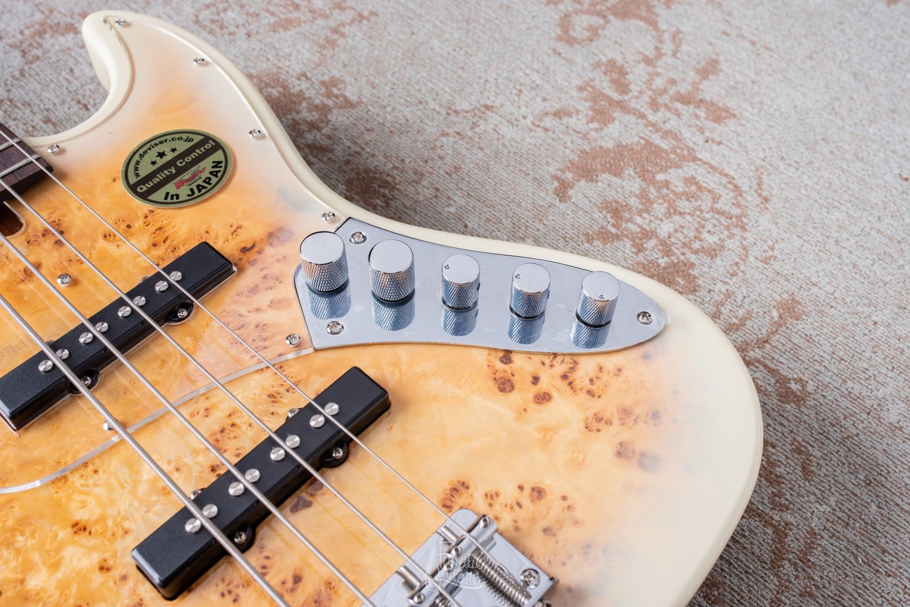 Bacchus Universe Series Jazz Bass Burl Activo – Blondeburst