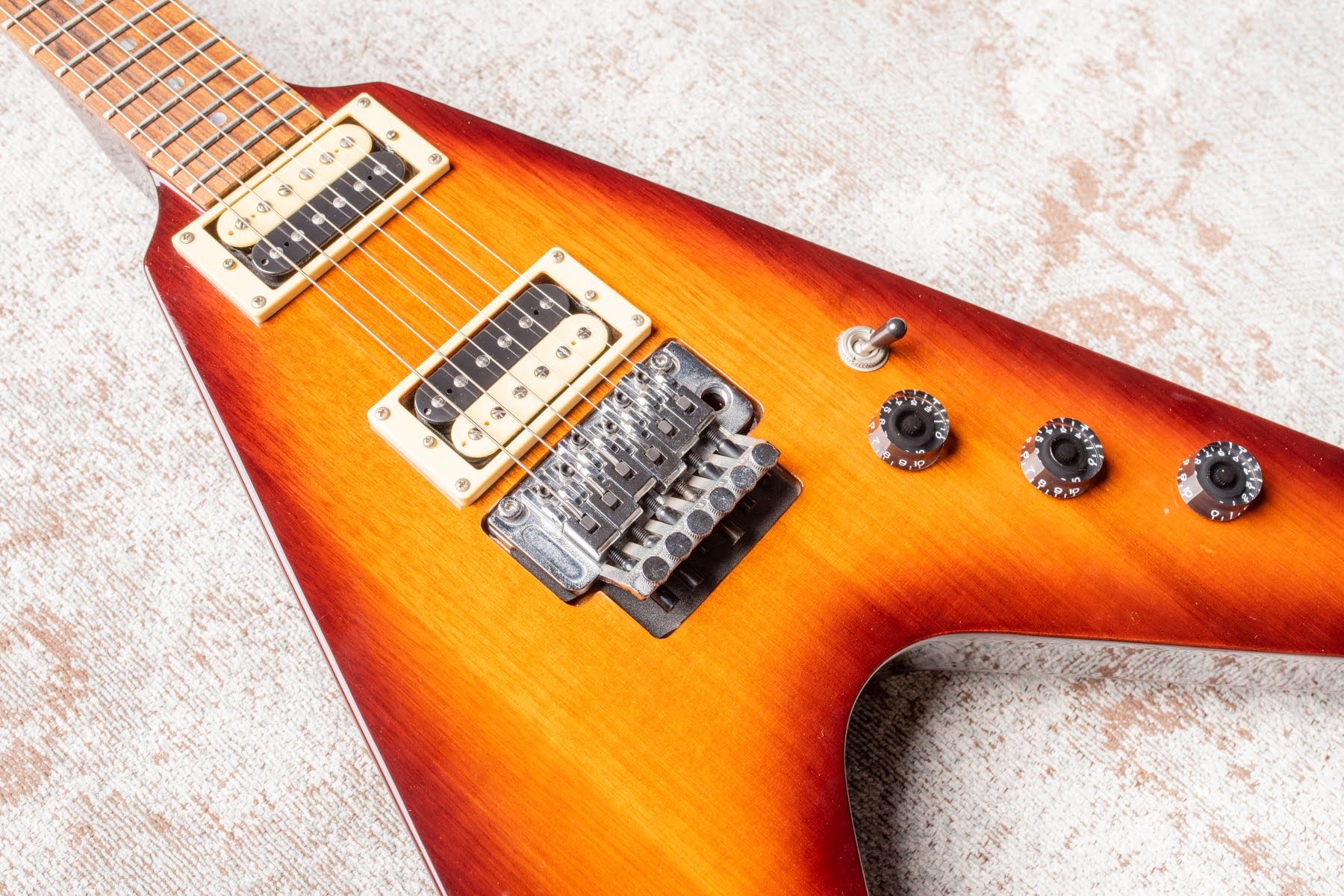 Dean Flying V Sunburst Korea #E807419 B-Stock – Fanatic Guitars