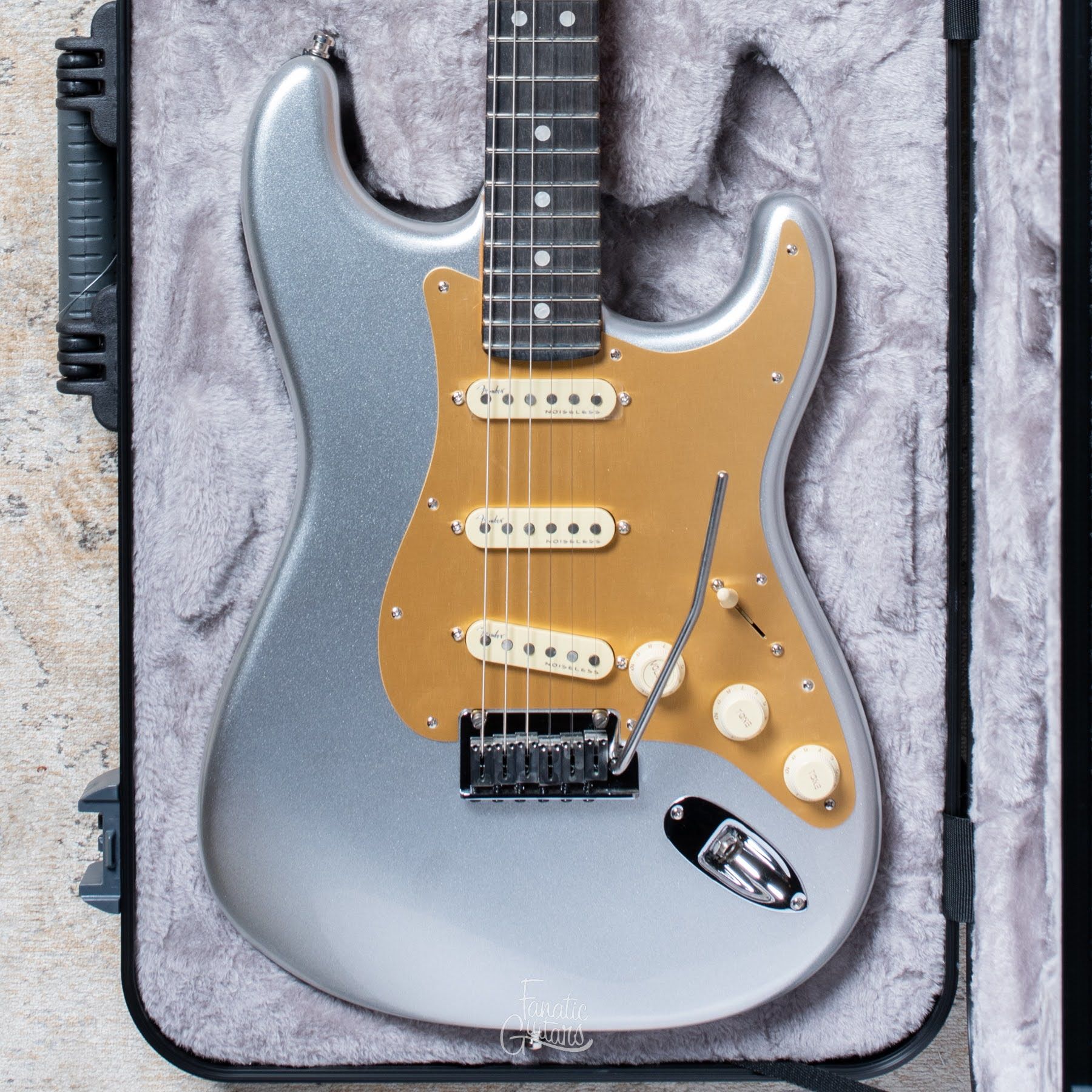 Fender Limited Edition American Ultra Stratocaster – Quicksilver