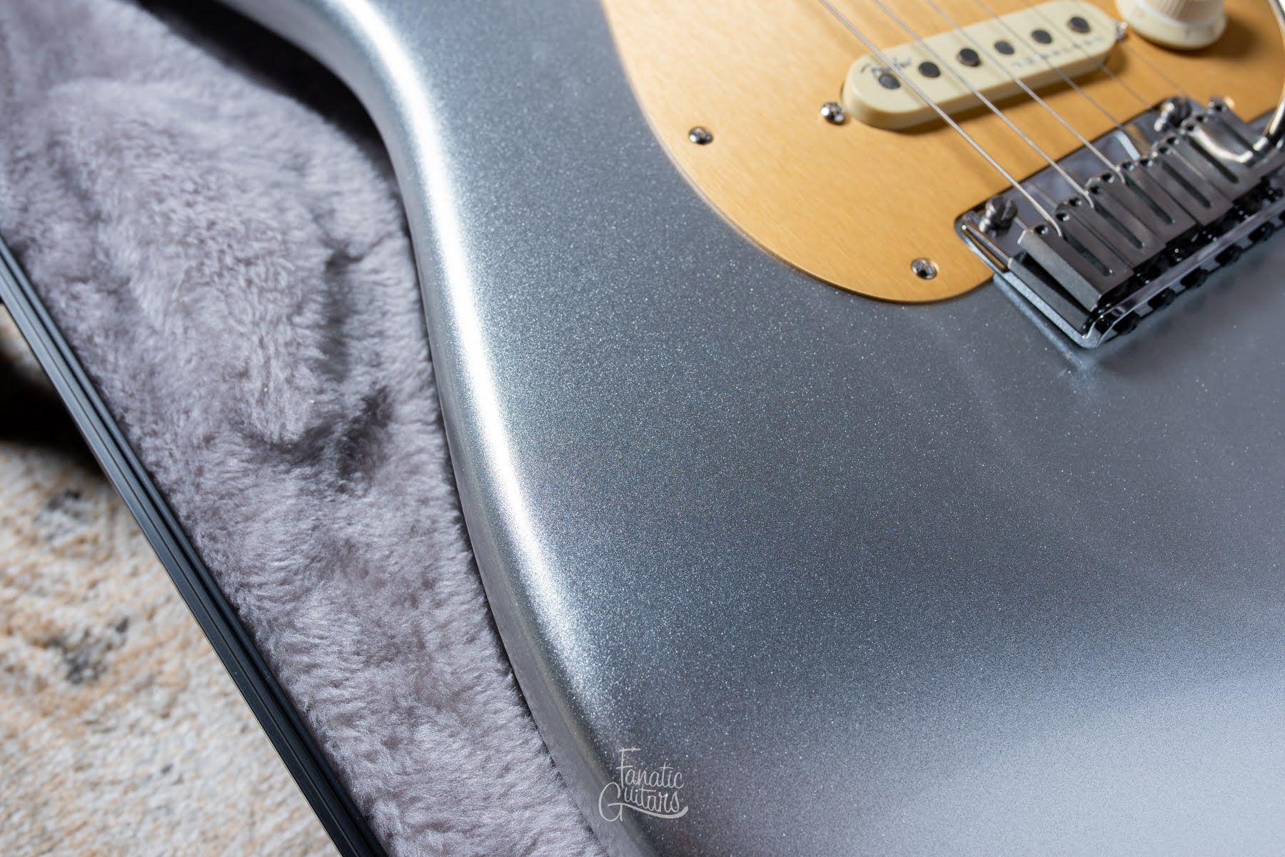 Fender Limited Edition American Ultra Stratocaster – Quicksilver