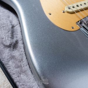 Fender Limited Edition American Ultra Stratocaster – Quicksilver