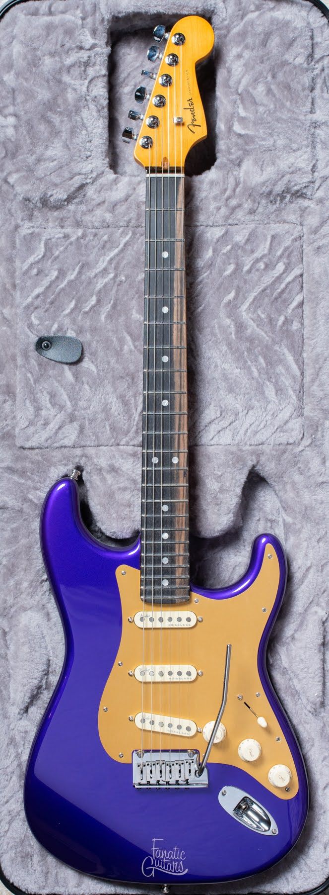 Fender Limited Edition American Ultra Stratocaster – Plum Metallic