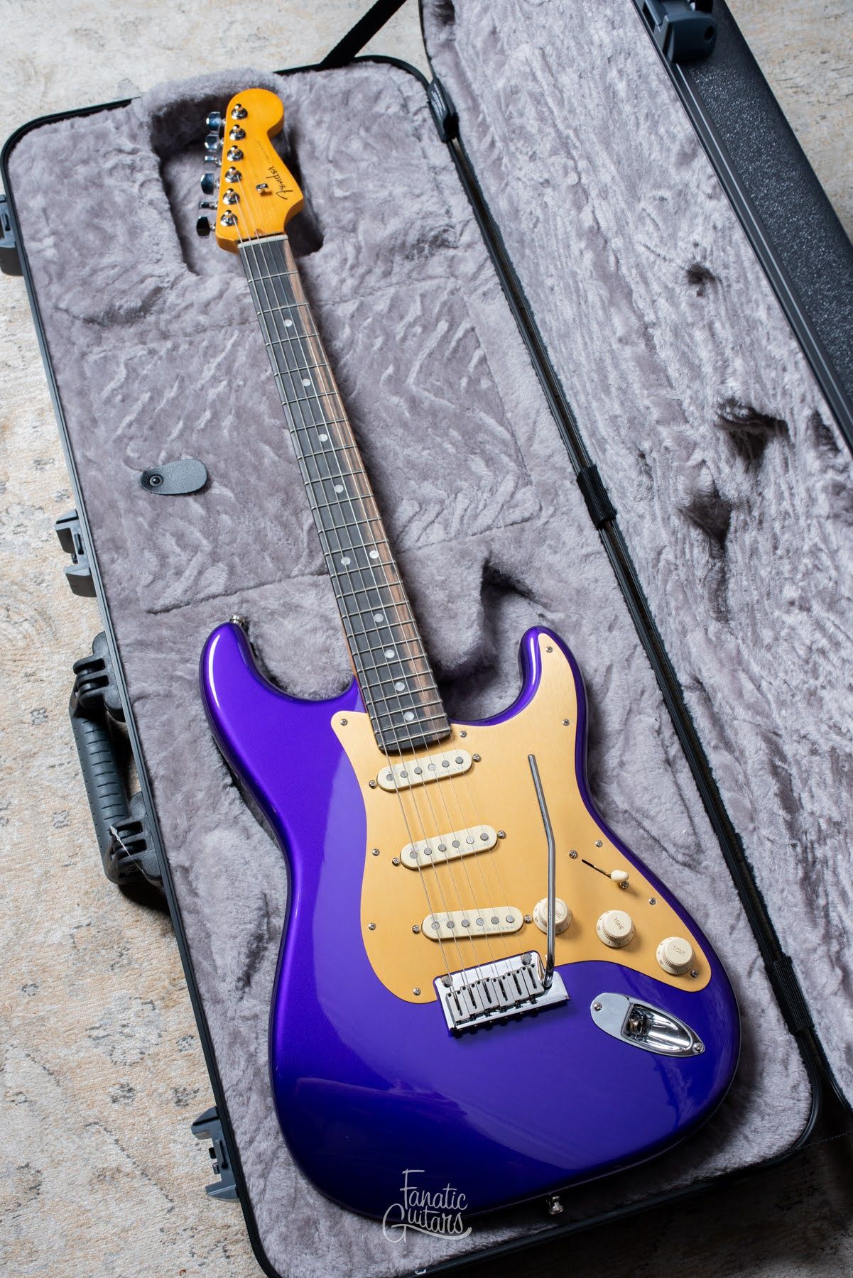 Fender Limited Edition American Ultra Stratocaster – Plum Metallic