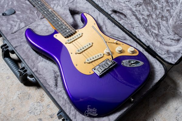 Fender Limited Edition American Ultra Stratocaster – Plum Metallic