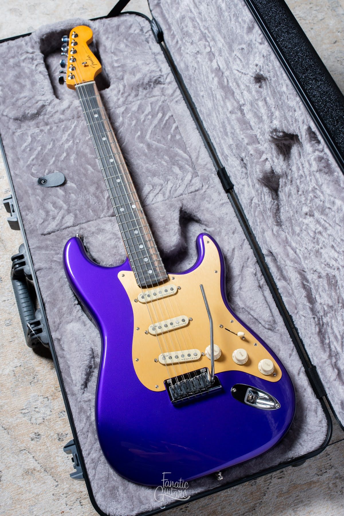 Fender Limited Edition American Ultra Stratocaster – Plum Metallic