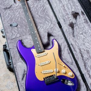 Fender Limited Edition American Ultra Stratocaster – Plum Metallic