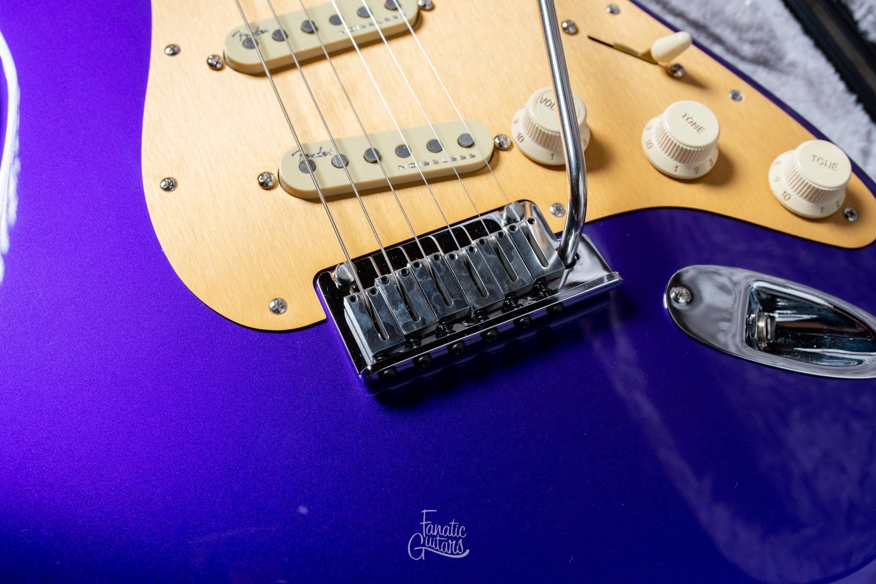 Fender Limited Edition American Ultra Stratocaster – Plum Metallic