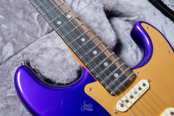 Fender Limited Edition American Ultra Stratocaster – Plum Metallic