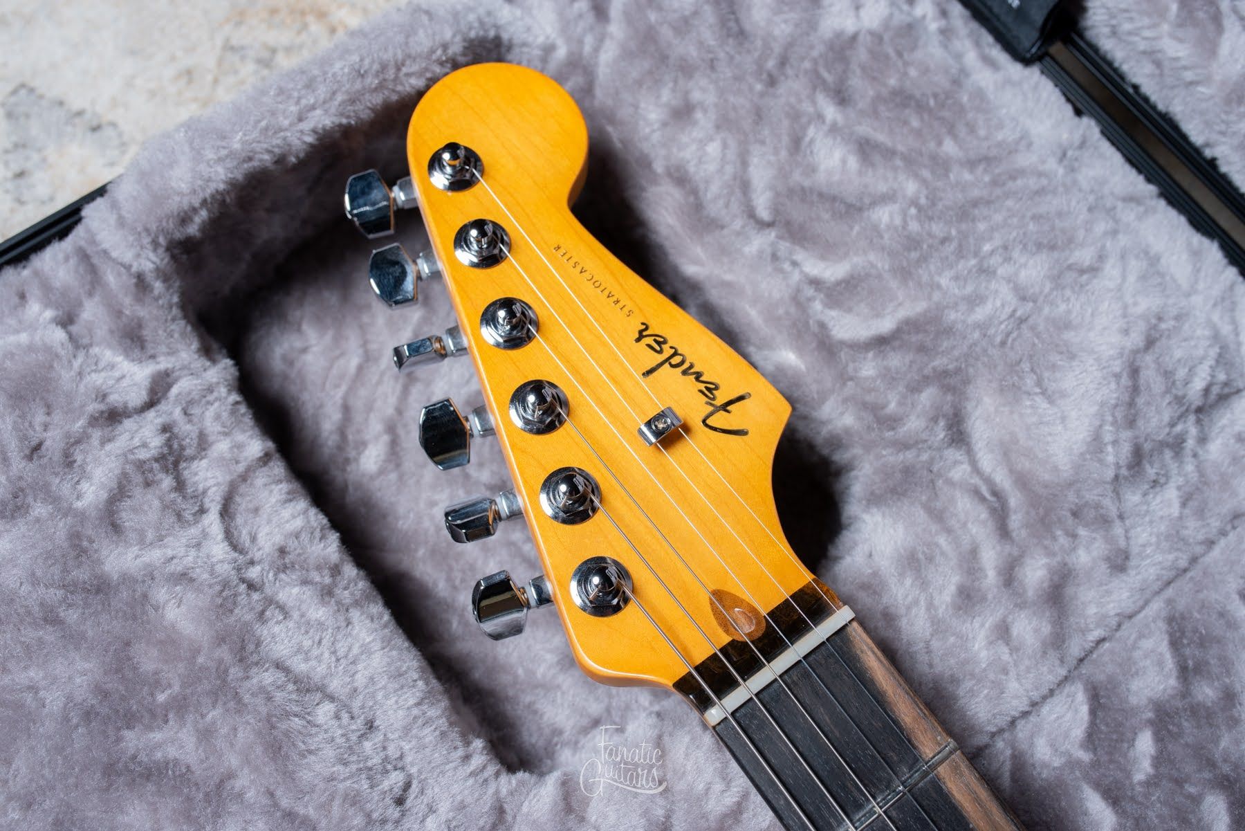 Fender Limited Edition American Ultra Stratocaster – Plum Metallic