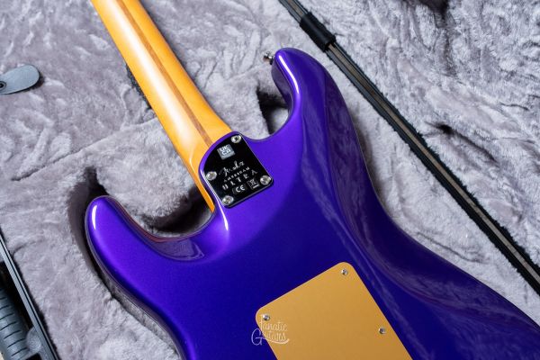 Fender Limited Edition American Ultra Stratocaster – Plum Metallic