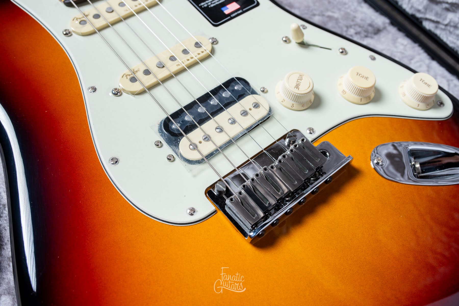 Fender American Ultra Stratocaster HSS - Ultraburst