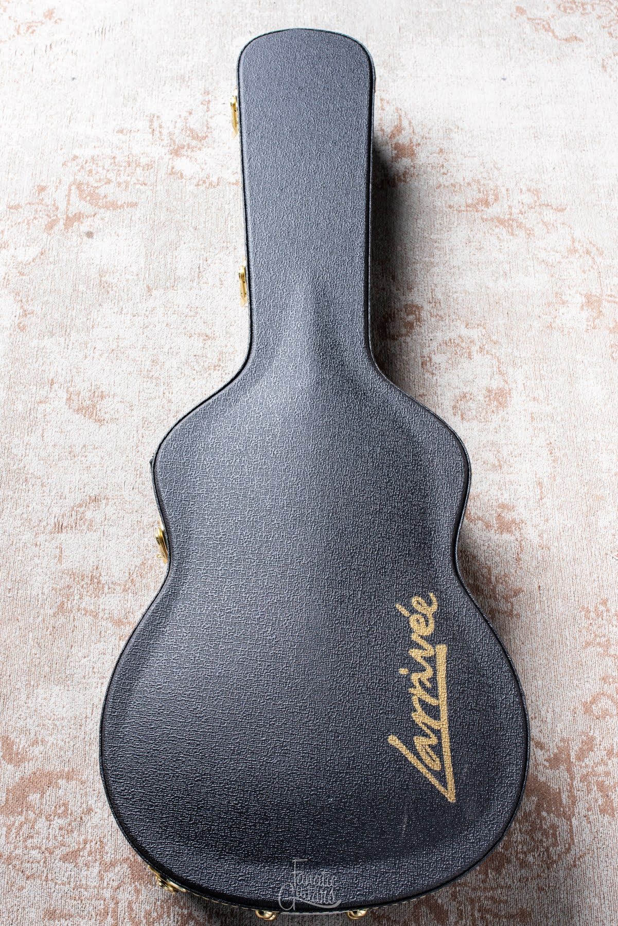 Larrivée OO-60 Flamed Maple Custom con Tapa de Alpine Moonspruce #137318