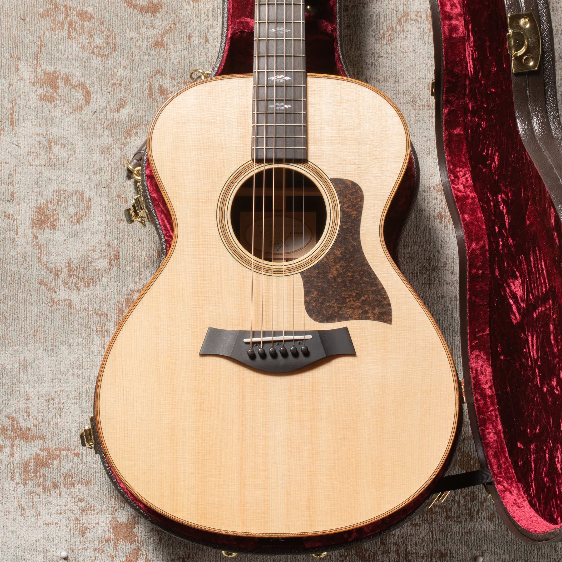 Taylor 712e B-Stock – Fanatic Guitars