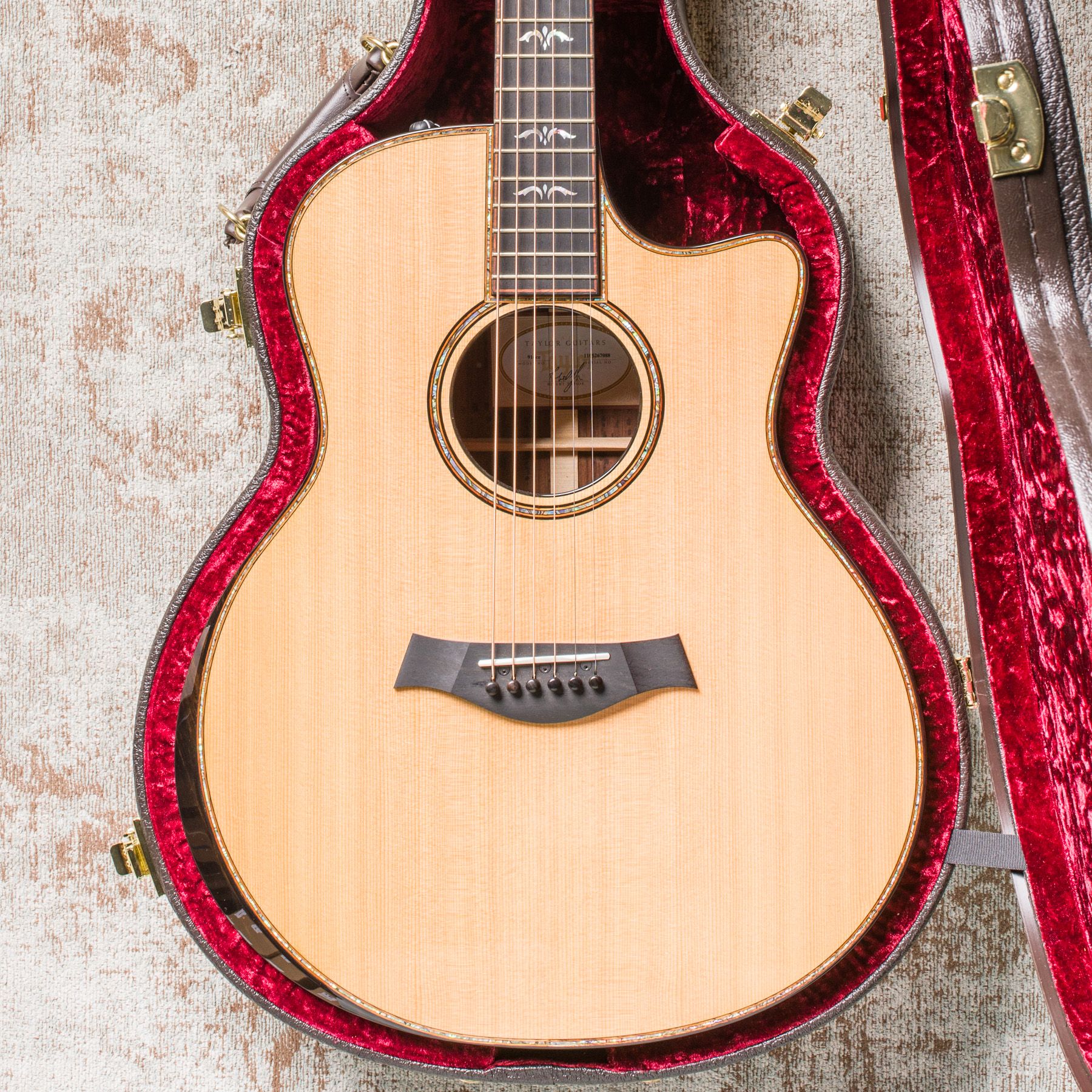 Taylor 916ce Venetian Cutaway B-Stock – Fanatic Guitars