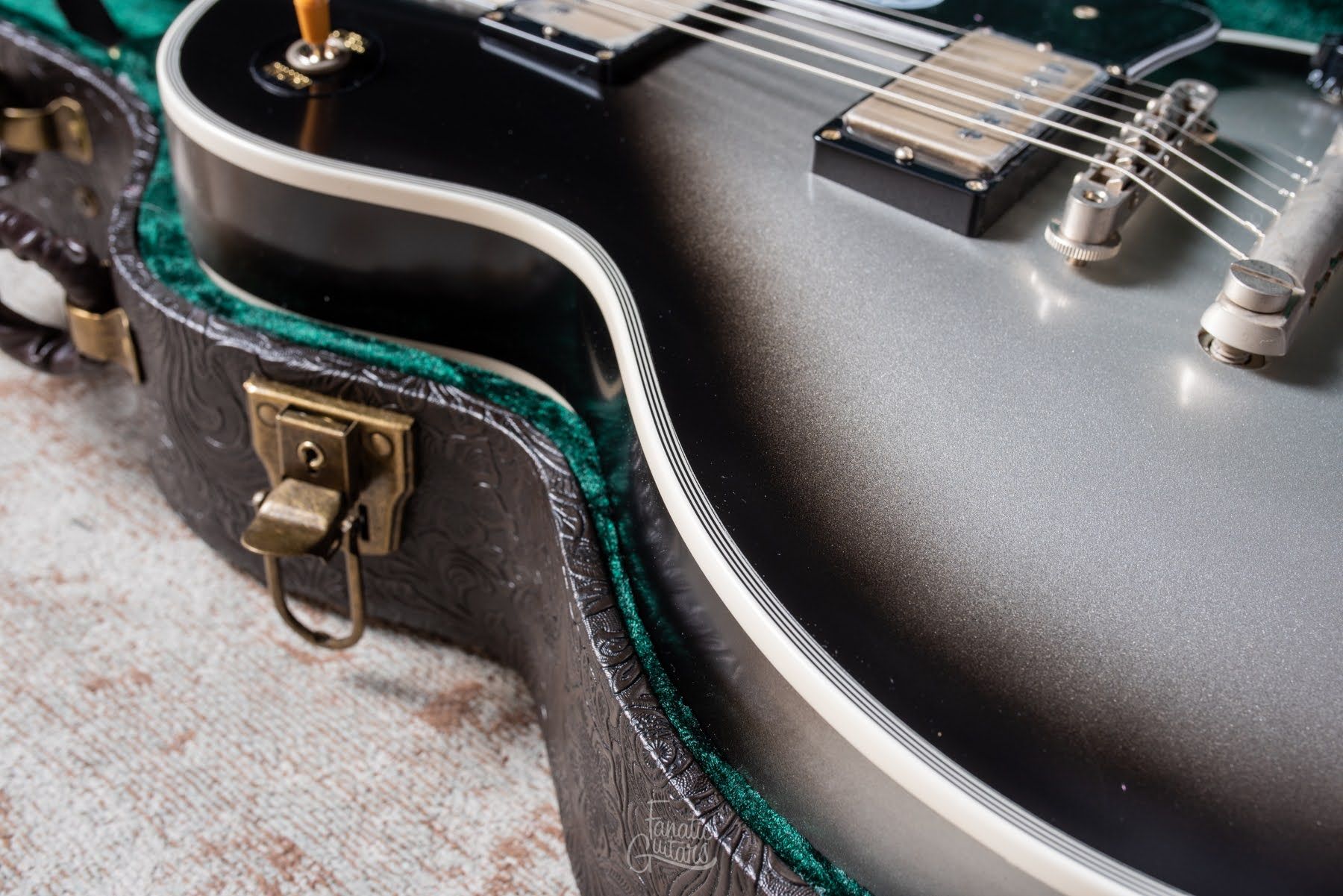 Tokai LC250 Custom Relic Silverburst #2145571 – Fanatic Guitars