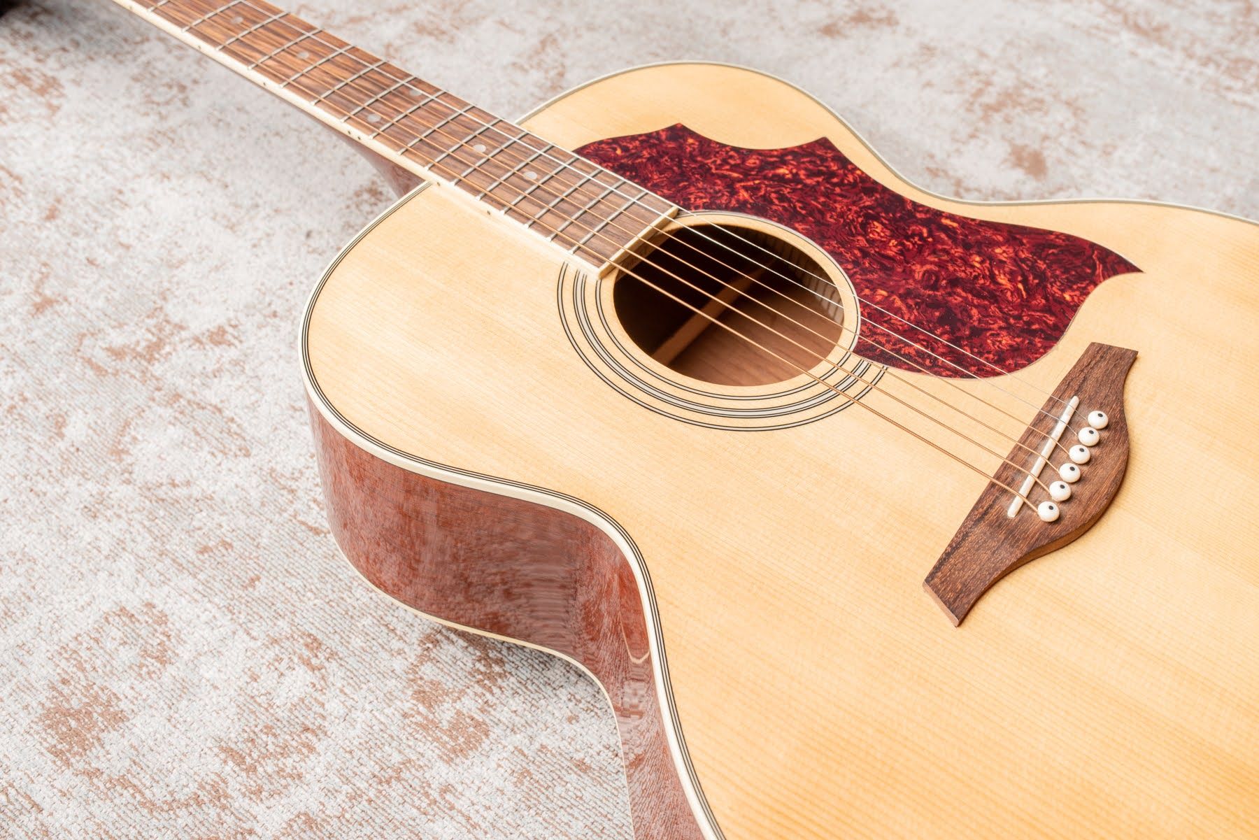 Vintage VJ100 XL Jumbo Segunda Mano – Fanatic Guitars